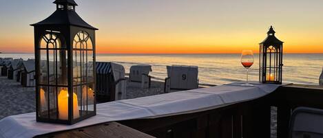 Na praia, praia de areia branca