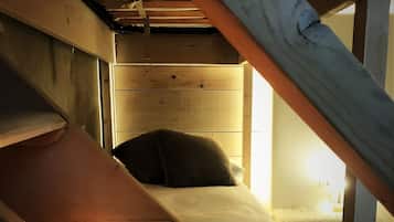 Quarto Quádruplo | Secretária, berços/camas para crianças grátis, Wi-fi grátis