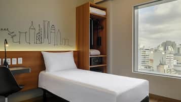 Quarto standard, 1 cama de solteiro, acessível | Frigobar, cofres nos quartos, escrivaninha