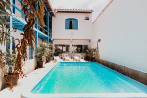 Piscina interior, da(s) 8:00 à(s) 21:00, espreguiçadeiras 