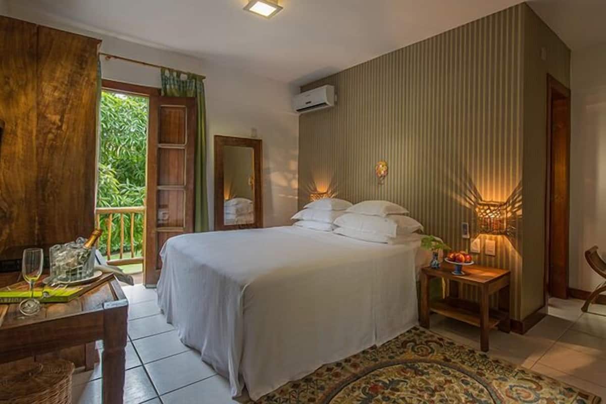 Quarto casal standard | Cofres nos quartos, Wi-Fi de cortesia, roupa de cama