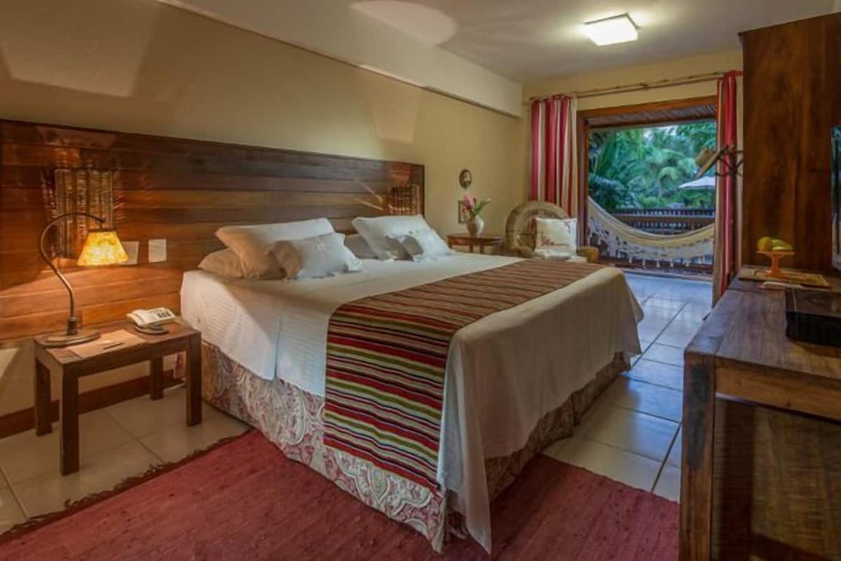 Quarto casal superior | Cofres nos quartos, Wi-Fi de cortesia, roupa de cama