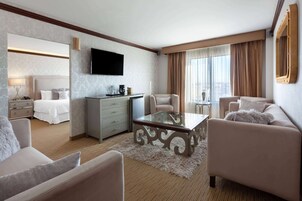 Suite Júnior, 1 cama king-size, não fumadores | Roupa de alta qualidade, minibar, cofre no quarto, secretária 