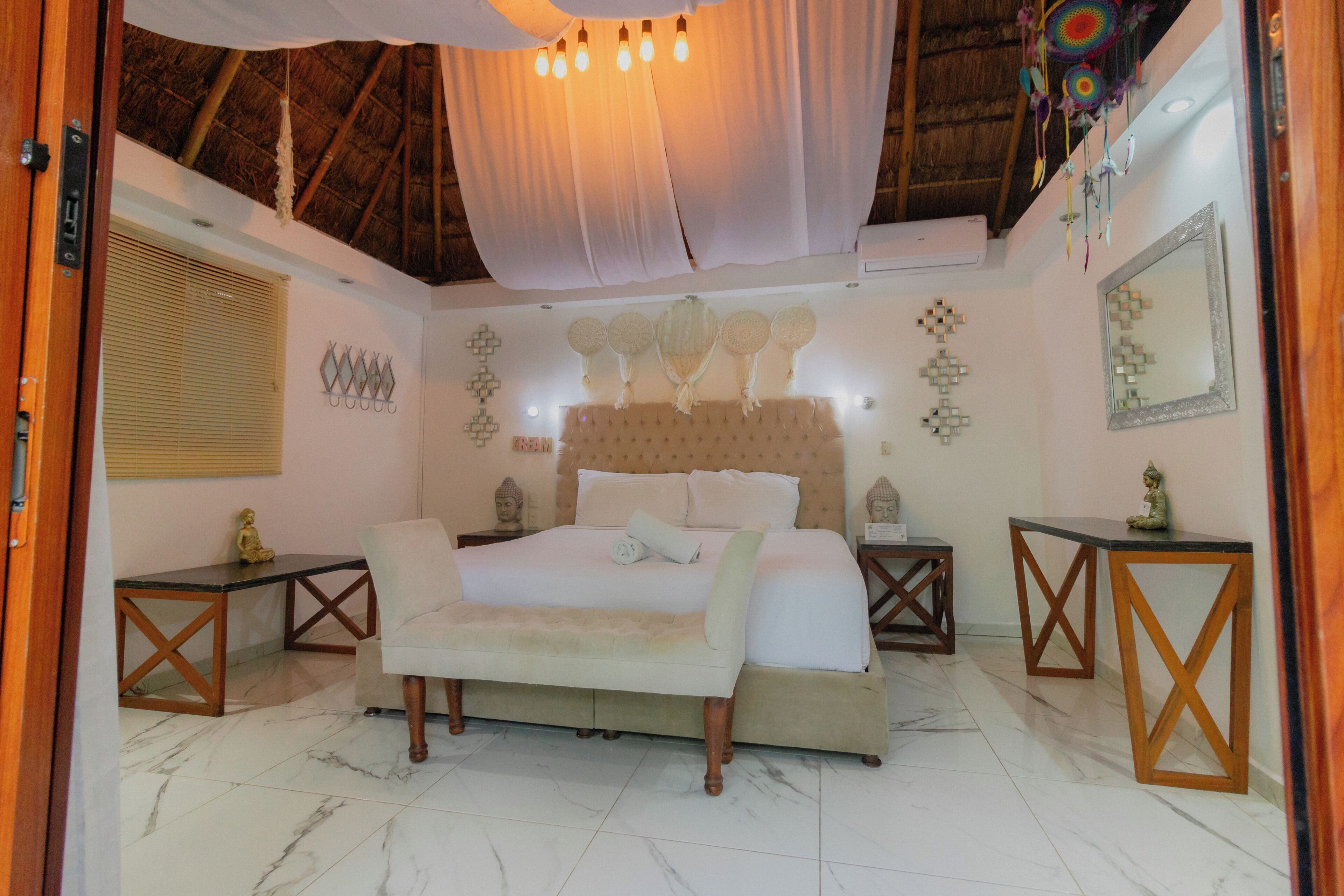 Cabana luxo (Villa Cisne) | Cofres nos quartos, cortinas blackout, roupa de cama