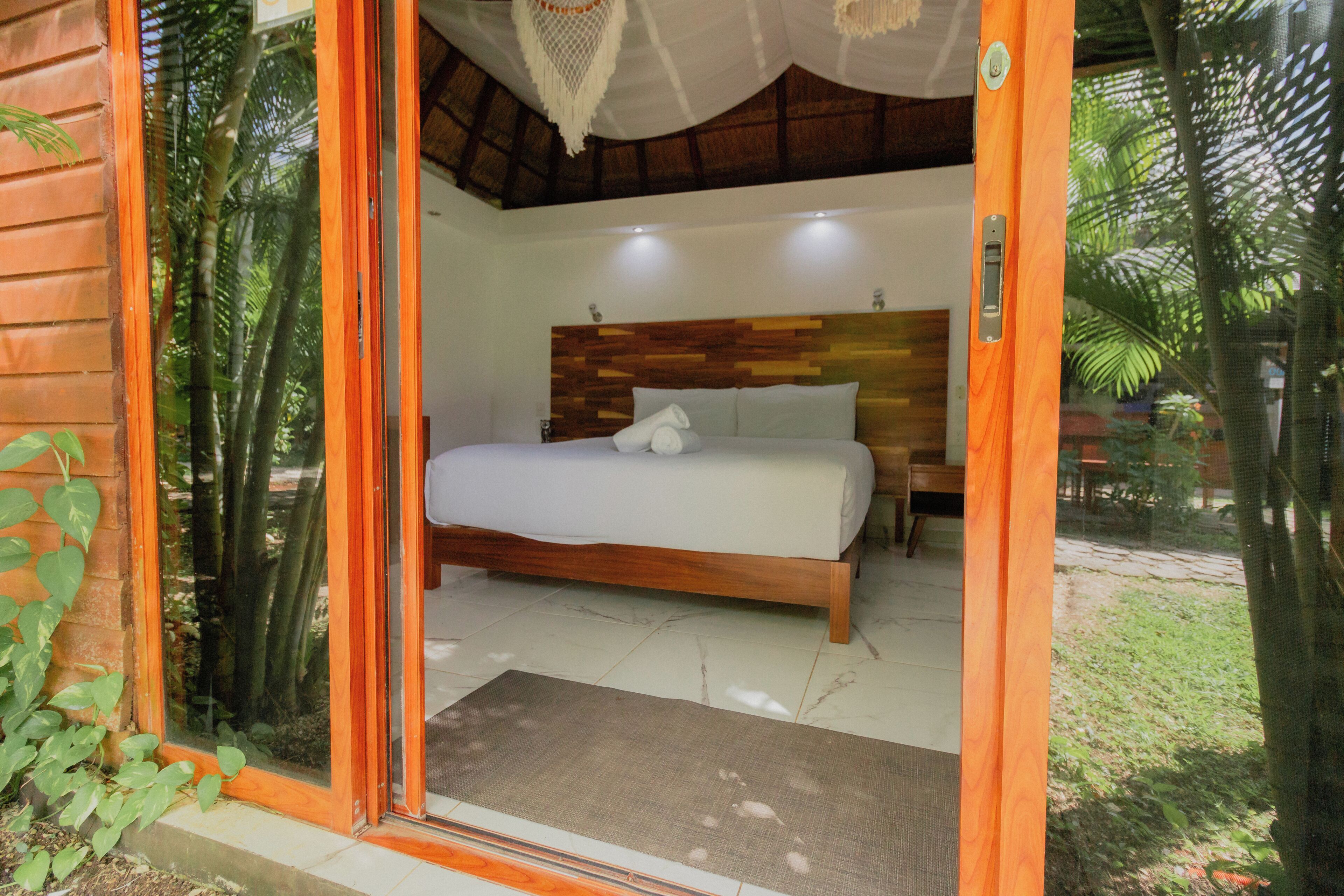 Cabana luxo (Villa Garza) | Cofres nos quartos, cortinas blackout, roupa de cama