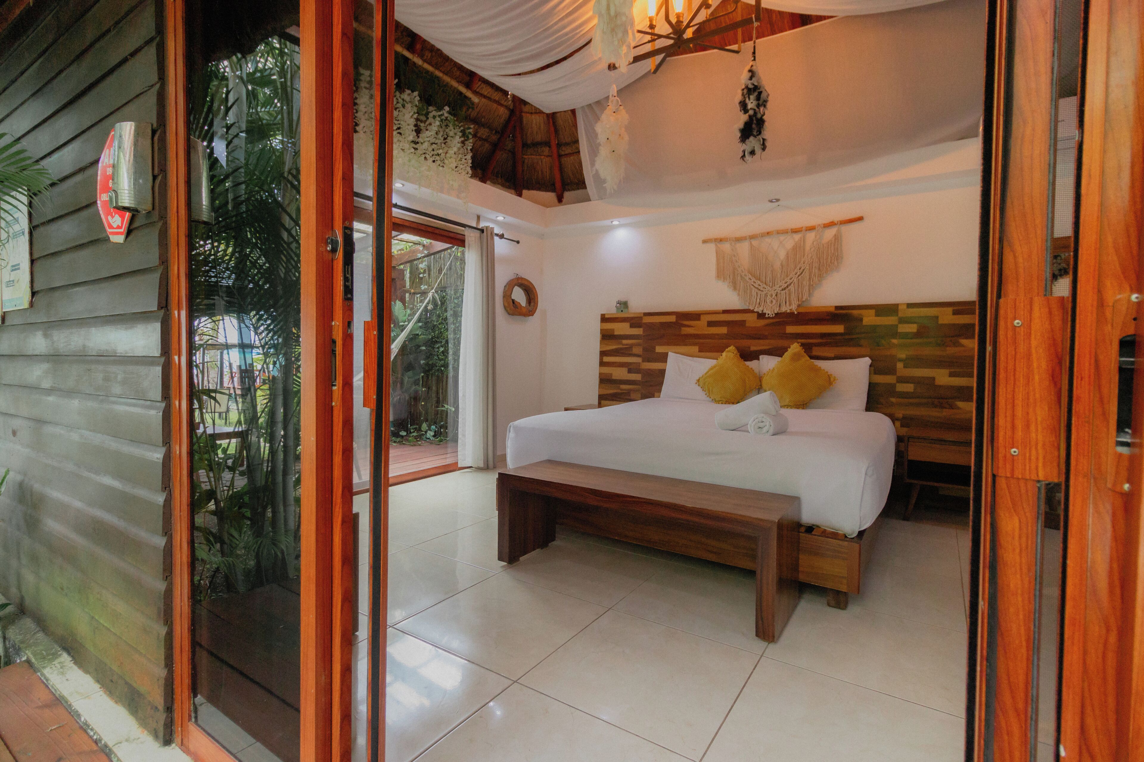 Cabana luxo (Villa Paloma) | Cofres nos quartos, cortinas blackout, roupa de cama