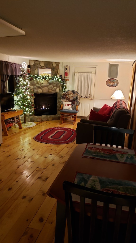 Cozy Cabin On The Bank Of Bear Creek With A Hot Tub To Relax In! - Grand Casino Hinckley