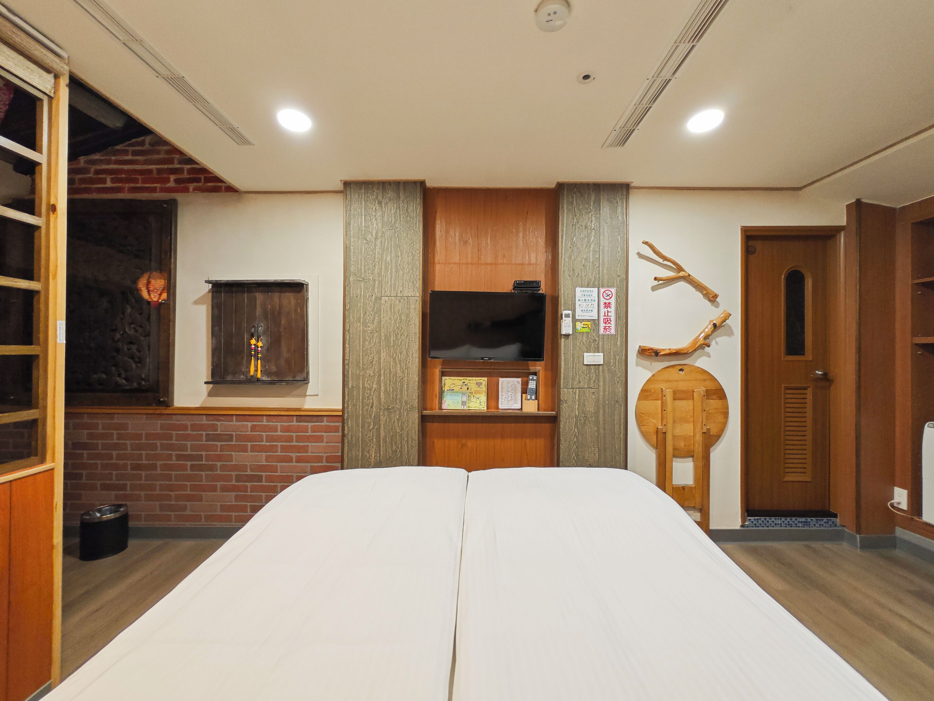 Quarto Duplo Elite (102) | Secretária, secretária adequada para computadores portáteis 