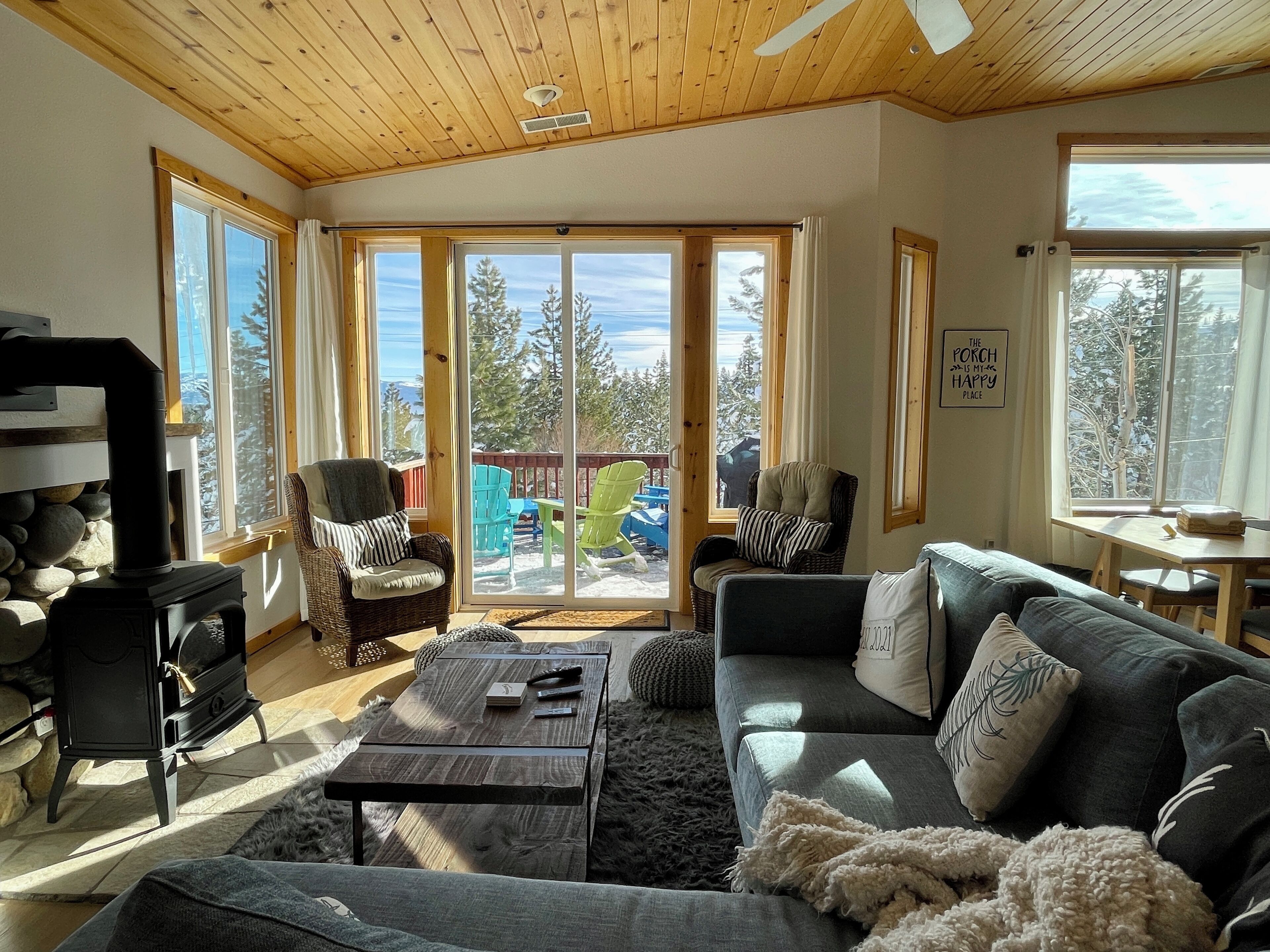 Family Friendly, Gorgeous Views And Steps To Tahoe Donner Ski Hill - Truckee, CA