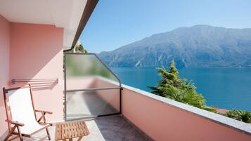 Quarto Duplo ou Twin Premium, vista para o lago | Cofre no quarto, berços/camas para crianças, Wi-fi grátis