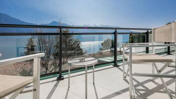 Camera Luxury con letto matrimoniale o due letti singoli, Vista lago | Terraço/pátio interior