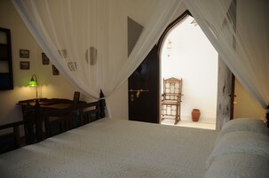 Quarto casal (Writer) | Cofres nos quartos, individualmente decorados