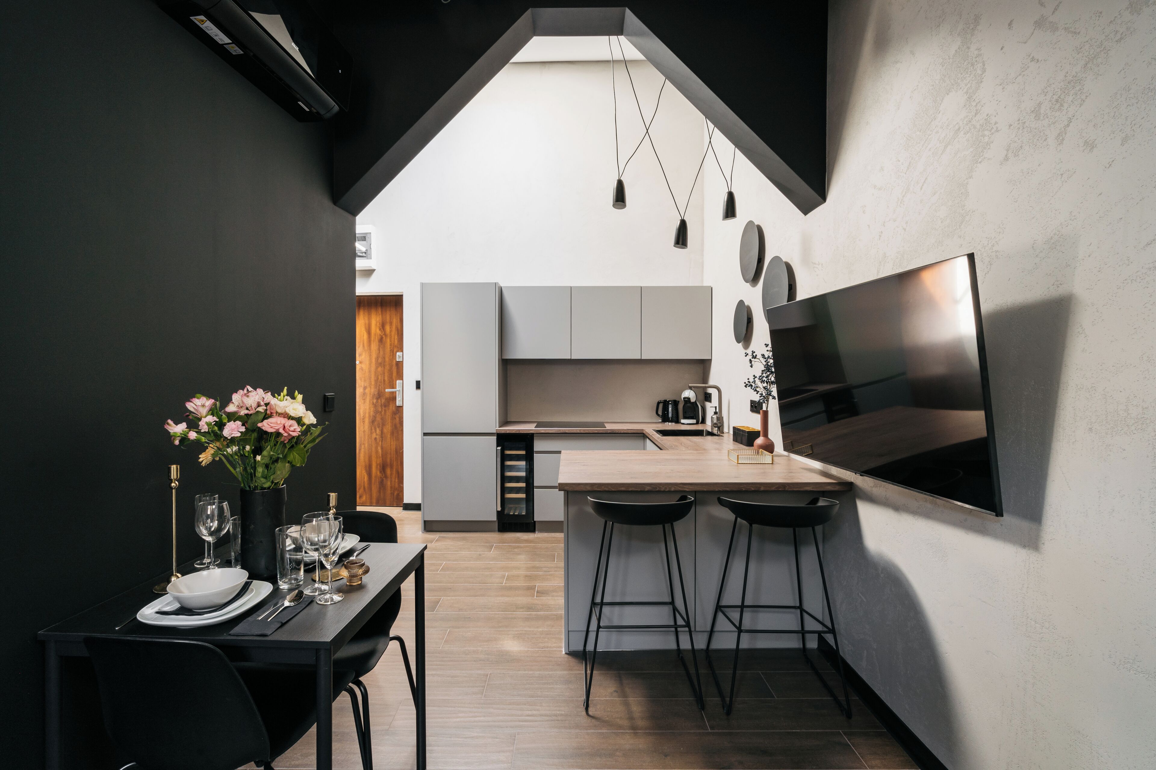 Apartamento Deluxe | Sala de estar | Smart TV de 55 polegadas com canais digitais, piso aquecido 