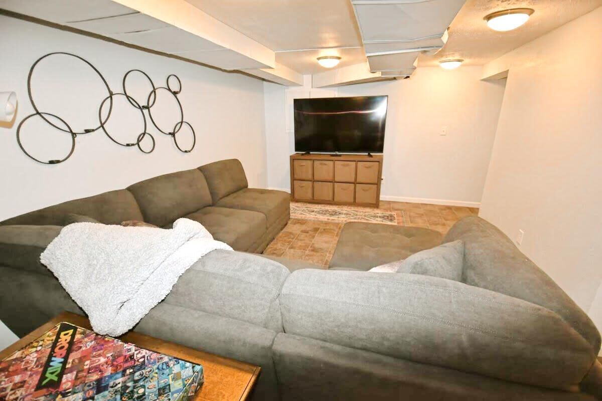 2 Blocks To Nd! 4 Bedroom 2 Bath Home(1217) - South Bend, IN