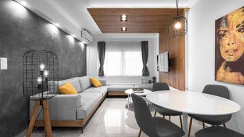 Apartamento, 1 quarto | Sala de estar | TV de ecrã plano