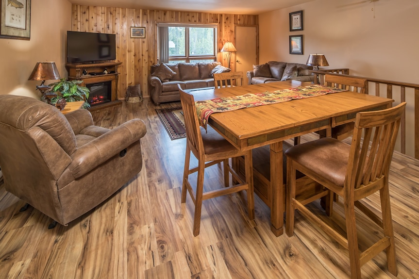 Condo W/electric Fireplace, Great Views & Community Pool/hot Tub - Hidden Village Big Sky Retreat - Montana