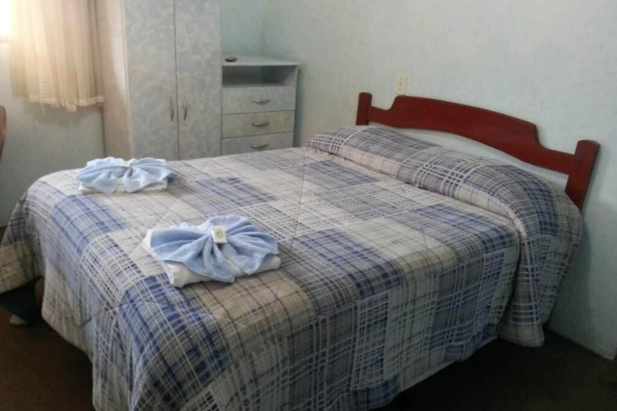 Quarto Duplo Tradicional | Roupa de cama fornecida