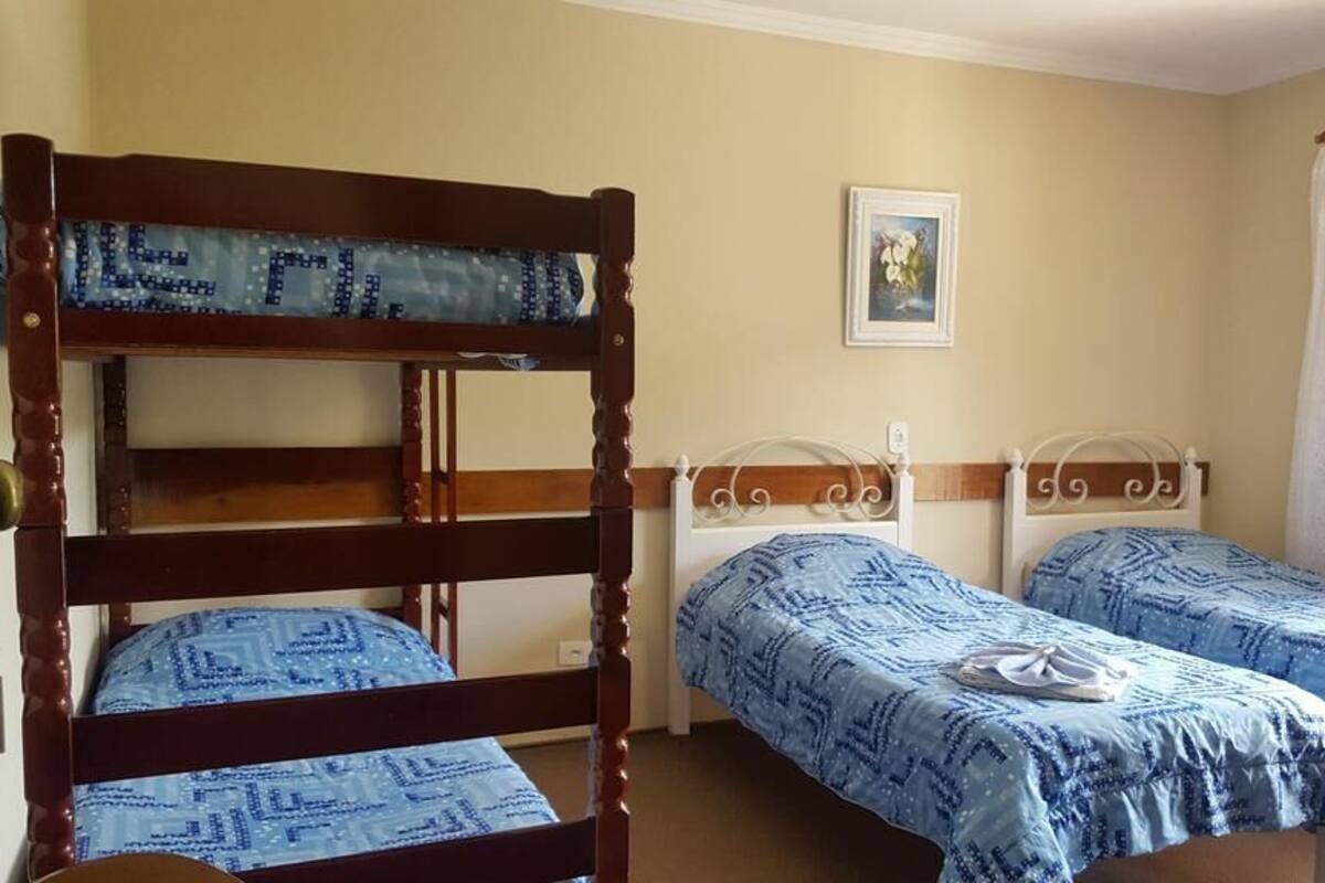 Quarto Quádruplo Standard | Roupa de cama fornecida