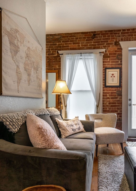 Honeymoon Downtown Boutique Loft - Located In The Historic River District. - Missouri