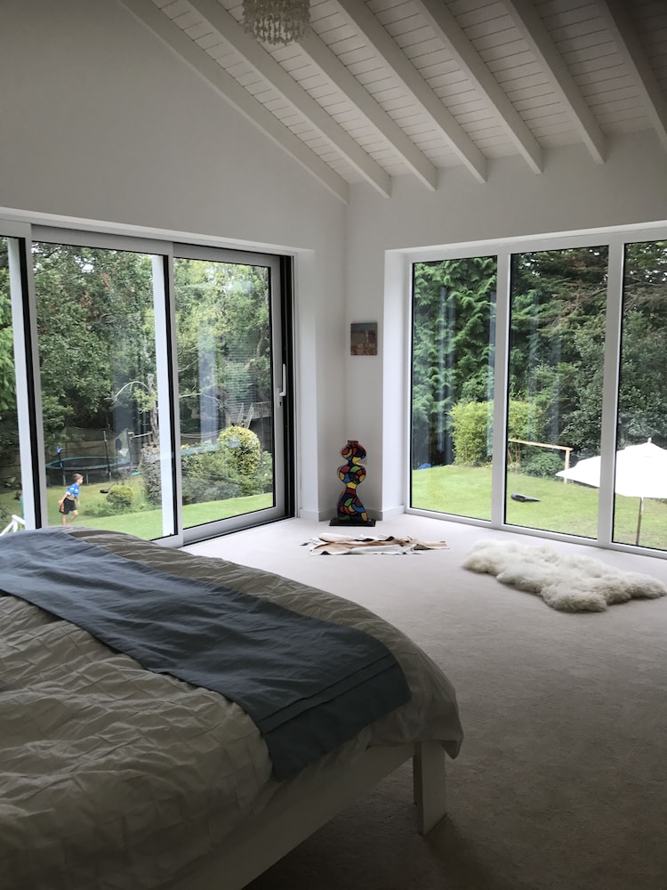 Large Family House With A Swimming Pool, Close To Blue Flag Beaches - Poole
