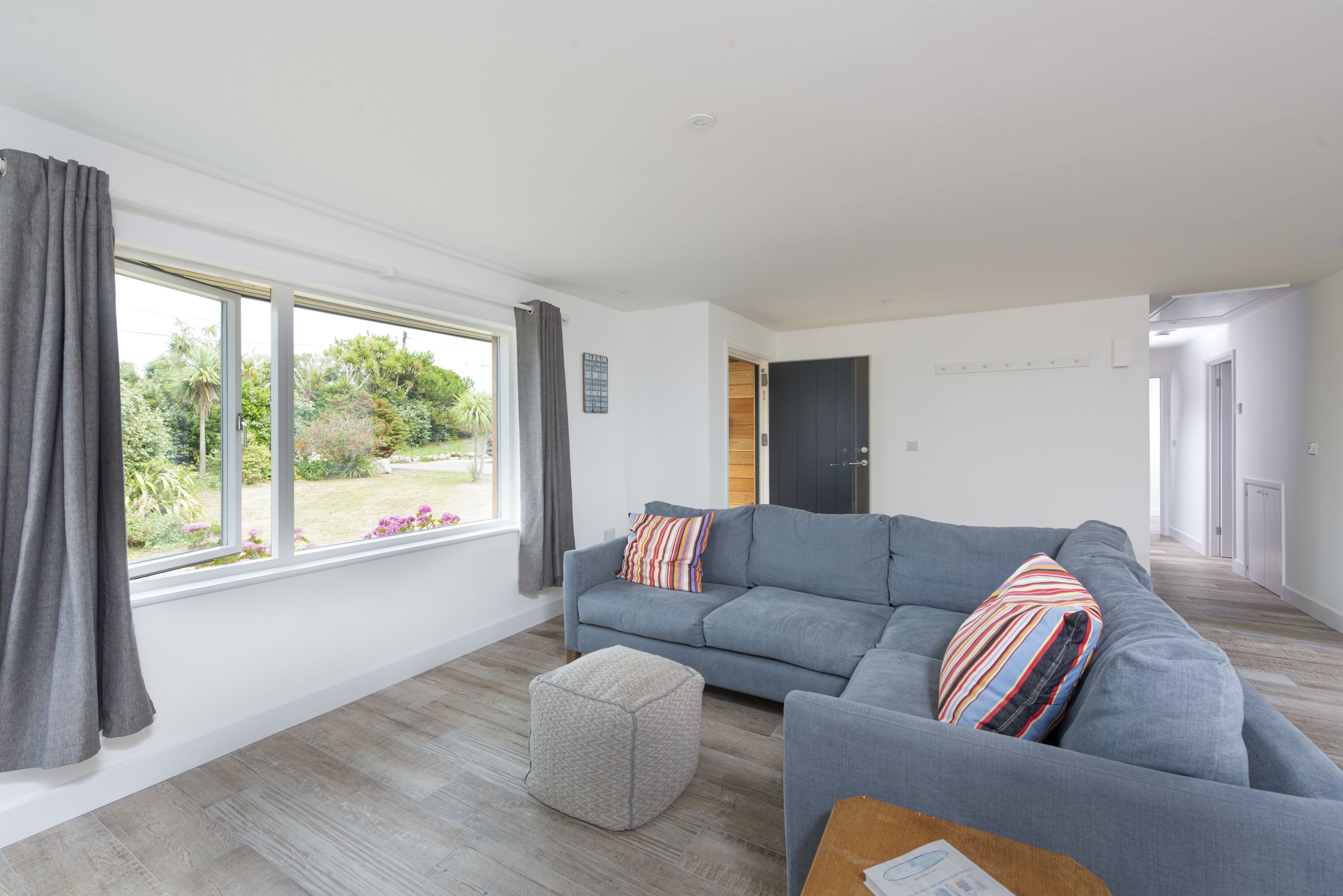 Blue Sky: Gorgeous Home With Stunning Sea Views - Walk To Beach/shops/cafe/pub - Sennen Cove