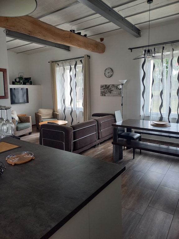 House With Patio. Many Climbing Sites. Paris 60km. - Île-de-France