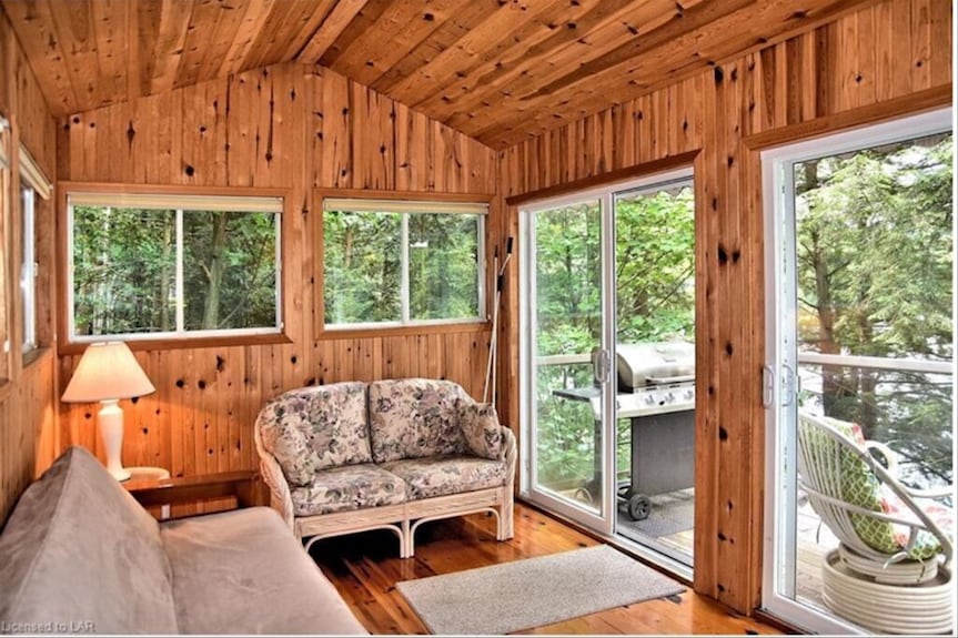 Private 4 Season Waterfront Cottage - 2 Hrs From To -Great Swimming / Fast Wi-fi - Kawartha Lakes