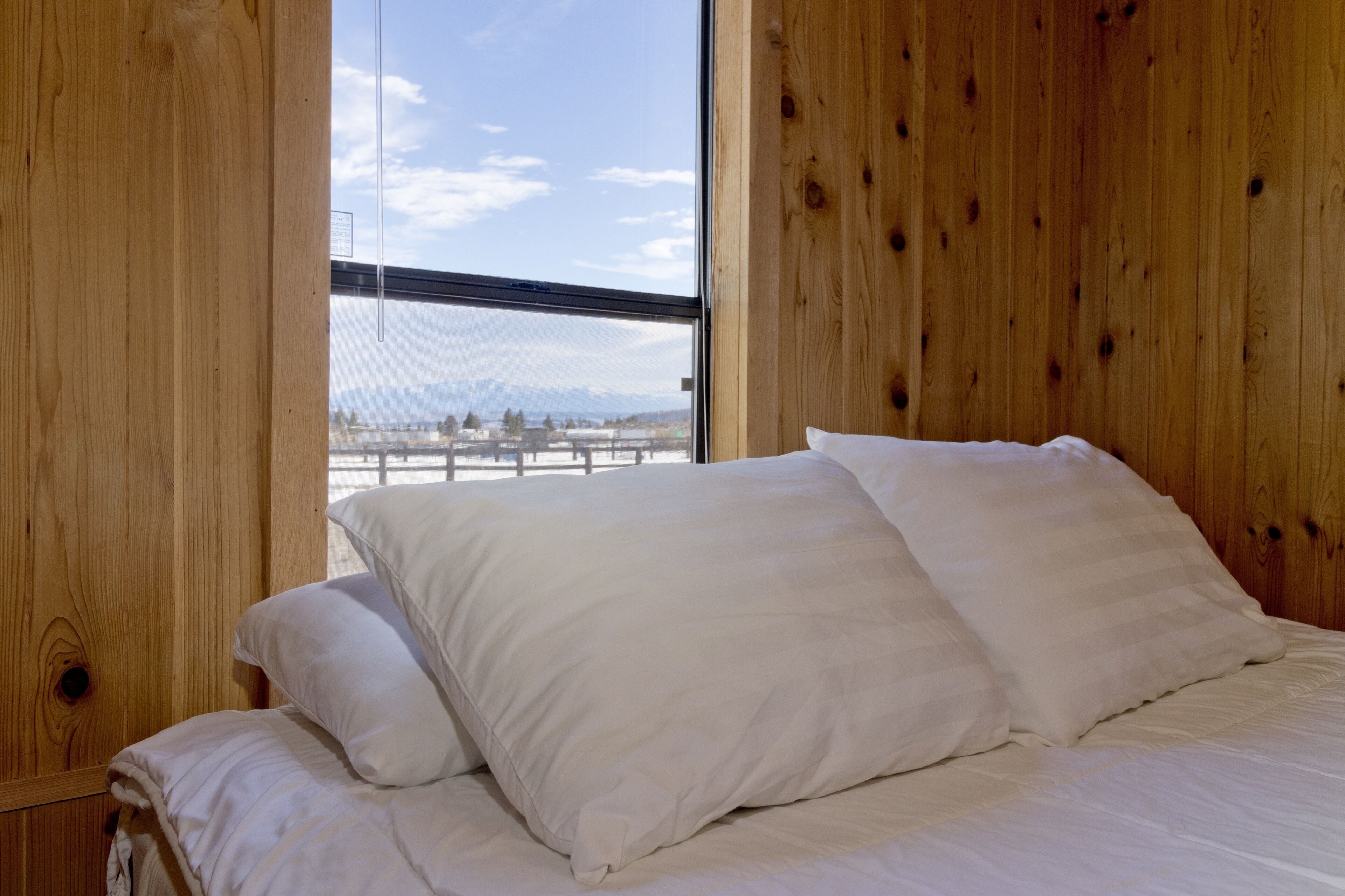 One Of A Kind! The Crowley Cabin Is Situated On A 17 Acre Ranch In Mammoth Lakes - Mammoth Lakes, CA