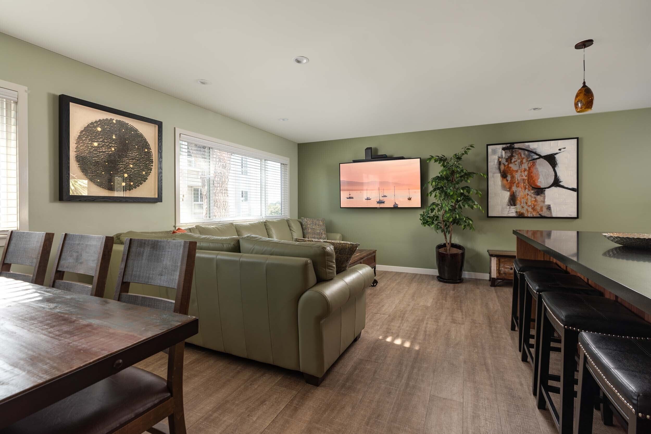 Apt 10: Modern Luxury Bright Breezy Steps To Beach - Carpinteria, CA