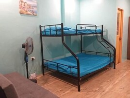 Quarto Familiar | Wi-fi grátis, roupa de cama fornecida 