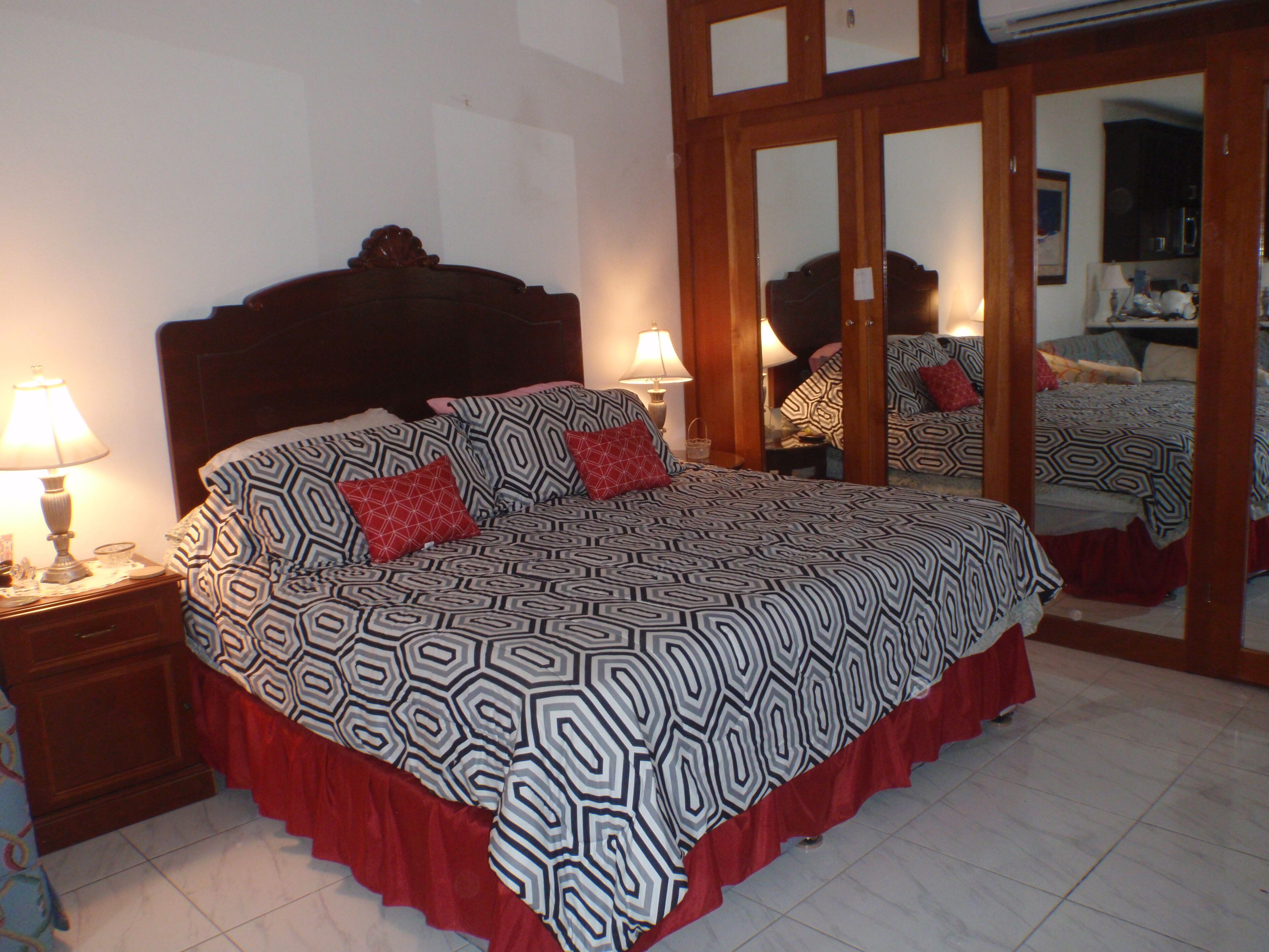 Gorgeous Top Of The Line Apt. 6 Minute Dr. To Beach. Check Out April & May Rates - Aruba