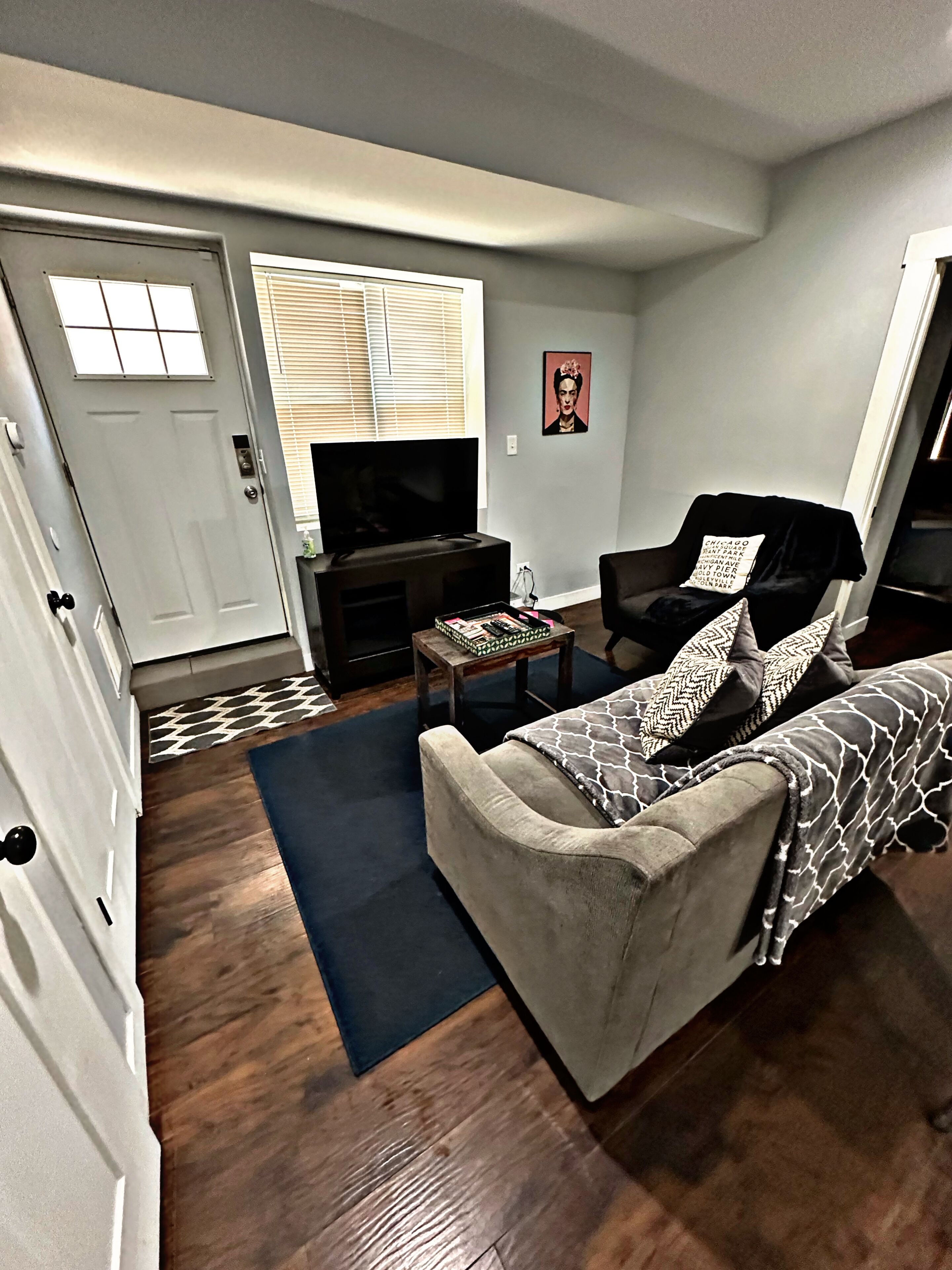 Cozy Charming Art   Food Close To Train   Parking! - Englewood - Chicago