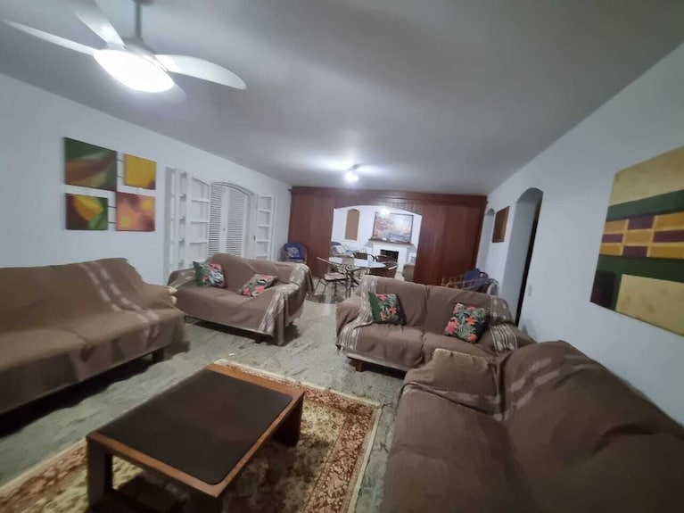 House 4 Suites - Pool/bbq, Wi-fi, Air Cond Near Pernambuco Beach - Guarujá