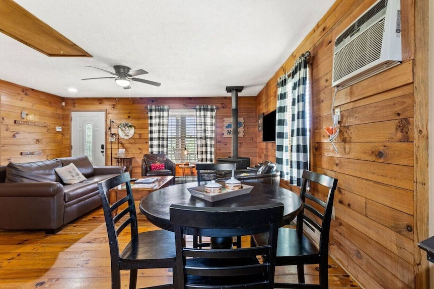 Heavenly Hideaway- Hot Tub, Firepit, Covered Patio, Wifi - Kentucky