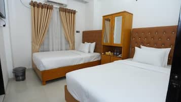 Quarto Duplo ou Twin Empresarial, 2 quartos, vista para o campo de golfe | Minibar, cofre no quarto, secretária
