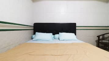 Quarto casal luxo | Espaço de trabalho para notebook, roupa de cama