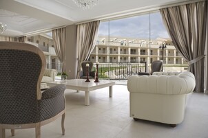 Área de estar no saguão