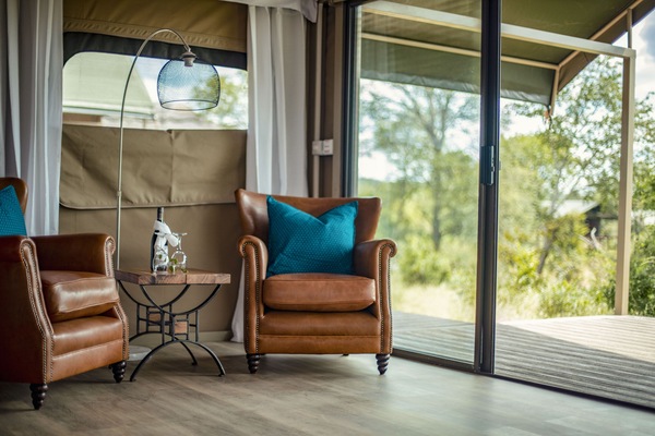 Tenda de Luxo | Cofre no quarto, secretária, Wi-fi grátis, roupa de cama fornecida