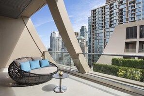 Suite, 3 quartos (Sindhorn Presidential) | Minibar grátis, cofre com capacidade para portátil, secretária 