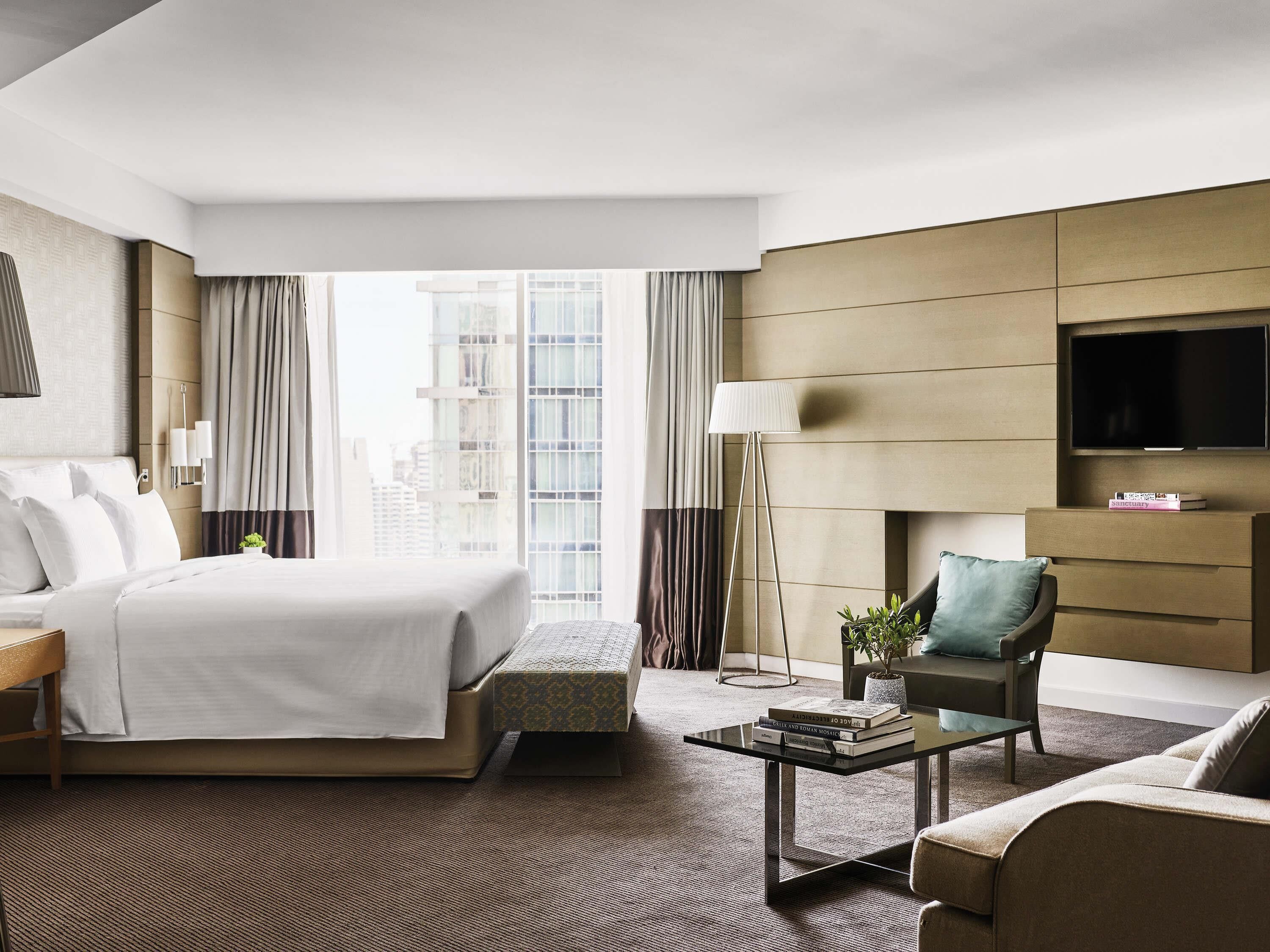 Suite Exclusiva, várias camas | Roupa hipoalergénica, minibar, cofre no quarto, secretária 