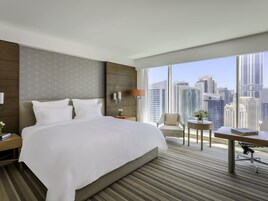 Roupa hipoalergénica, minibar, cofre no quarto