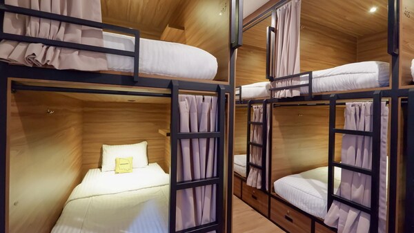 Fello Bnb Hostel Kuta - Adults Only - Legian