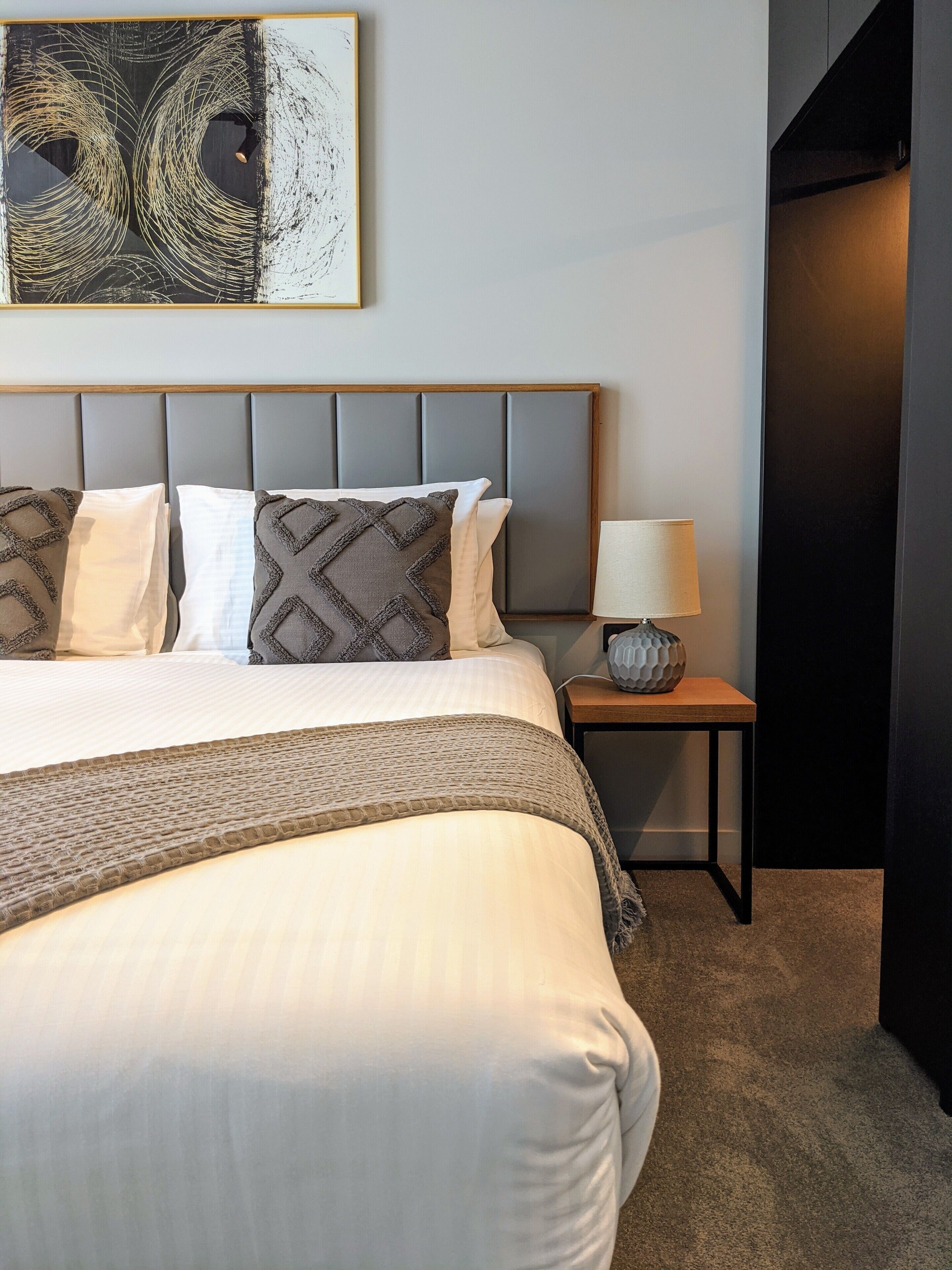 Cofre no quarto, secretária 