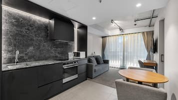 Apartamento Premium, 1 quarto, varanda | Cofre no quarto, secretária