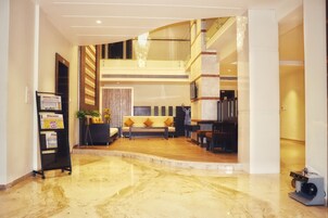 Área de estar no saguão