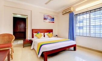 Quarto luxo | Escrivaninha, ferros/tábuas de passar roupa, Wi-Fi de cortesia