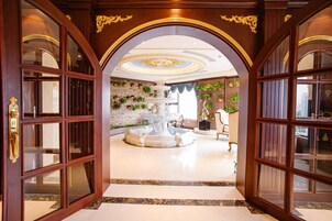 Quarto presidencial | Cofres nos quartos, escrivaninha, quartos à prova de som