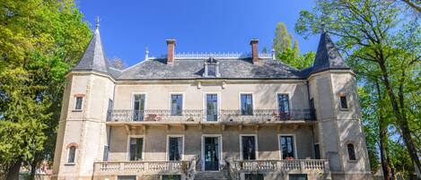 Fachada da propriedade