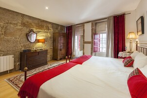 Apartamento Superior, 1 quarto, vista para o rio | Com decoração personalizada, com mobília individualizada, secretária 