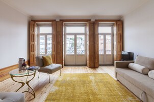 Apartamento Design, 2 quartos, Vista para a cidade | Sala | Televisor LCD de 32 polegadas com canais por cabo, televisor 